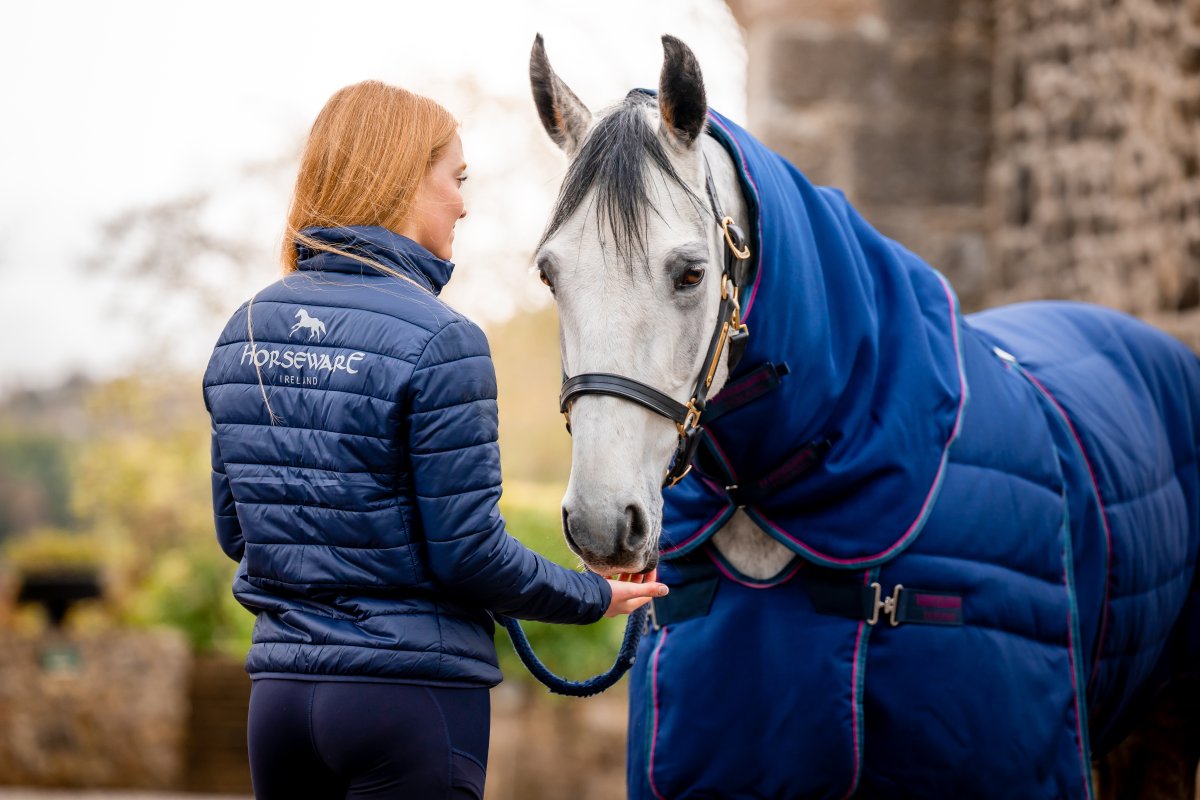Rambo Optimo Stable Plus 200g Stalddækken med aftagelig hals.